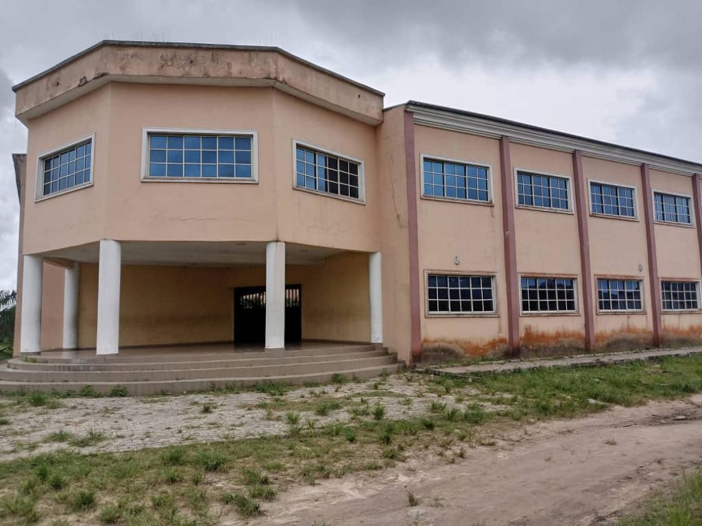 Newly constructed school building in Essi College I, Warri, 'begging ...